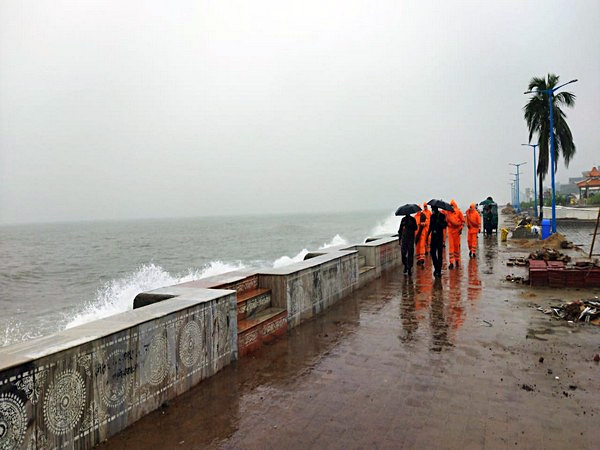 3 districts in Tamil Nadu on red alert as cyclone 'Mandous' intensifies | Current Affairs News ...