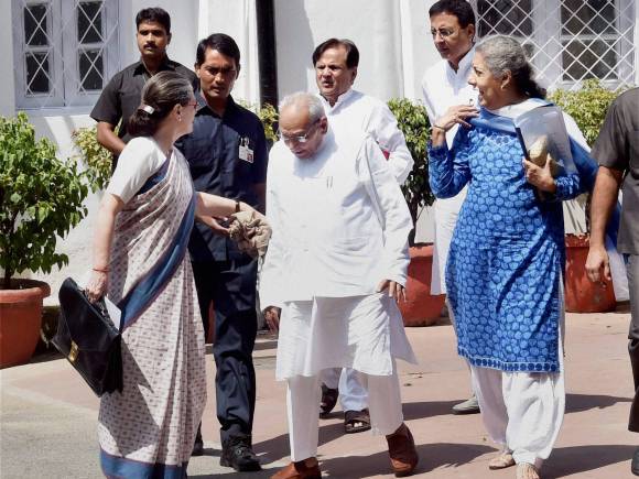 Congress leaders arrive at CWC meeting | Photo Gallery - Business Standard