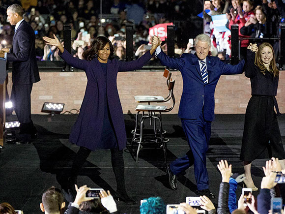 Hillary or Donald American Citizens decides Today | Photo Gallery ...