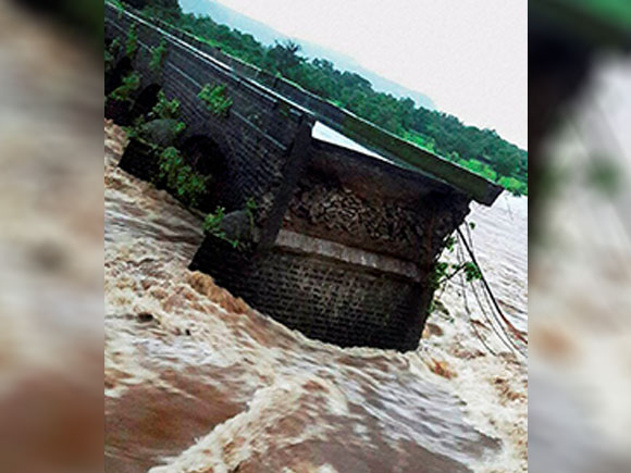 Mahad bridge collapse: Rescue team carry out search operation | Photo ...