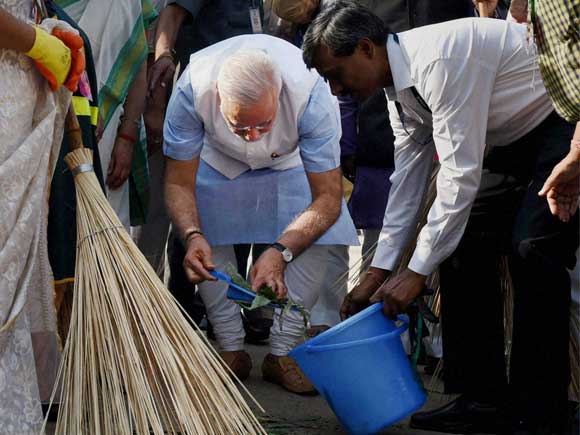 PM Modi launches 'Swachh Bharat' campaign | Photo Gallery - Business ...