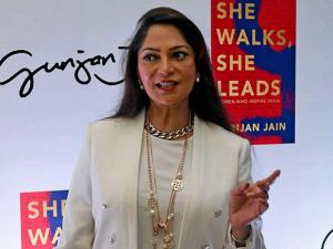 Shahrukh Khan and Ambani family during Gunjan Jain book launch event ...